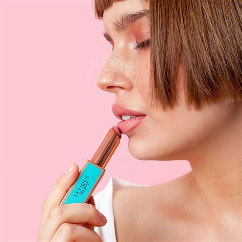 Матовая губная помада MATTE LIPSTICK