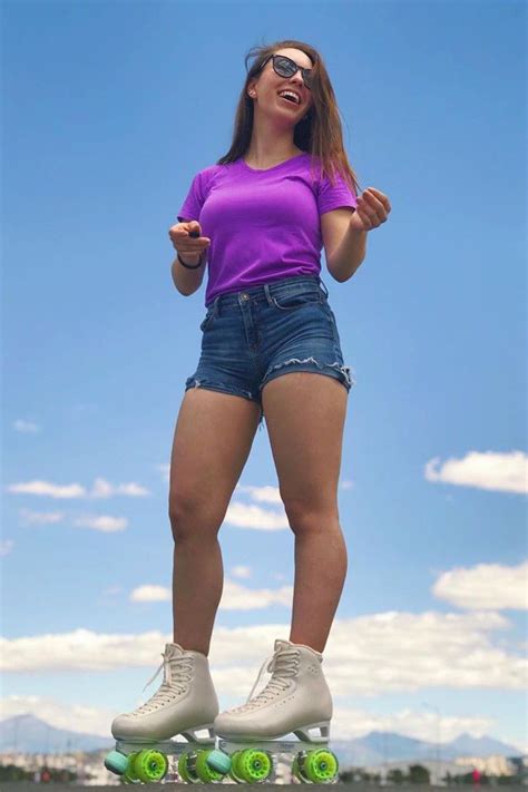 Roller girl Красивая девушка на роликах | Роликовые коньки, Красивые ...