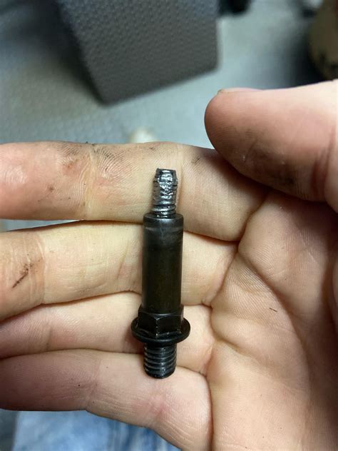 Repairable with a thread chaser?? : r/MechanicAdvice