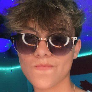 Ari Vera (TikTok Star) - Age, Birthday, Bio, Facts, Family, Net Worth ...
