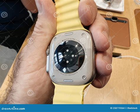 Titanium and Ceramic Case with Sapphire Crystal Cover, Gps and Dive 40 ...