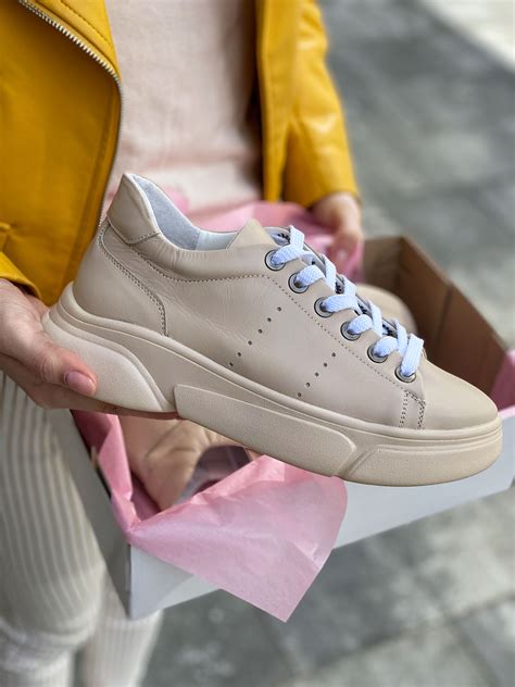 Кроссовки в бежевых тонах | Tretorn sneaker, Sneakers, Shoes