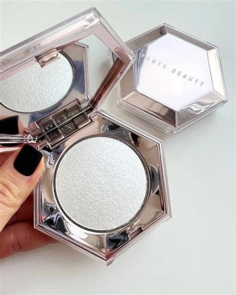 Божественный хайлайтер Fenty Beauty by Rihanna Diamond Bomb All-Over ...