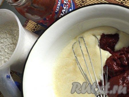 Яйца взбиваем с сахаром до пышной пены. Растопленное и охлажденное ...