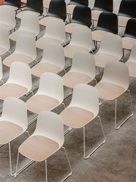 SEELA chair