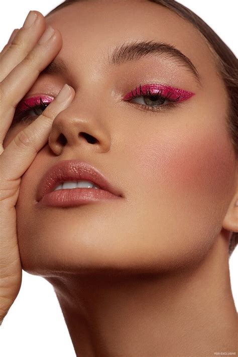 30+ Charming Red Makeups For 2020 Koees Blog | Makeup looks, Makeup ...
