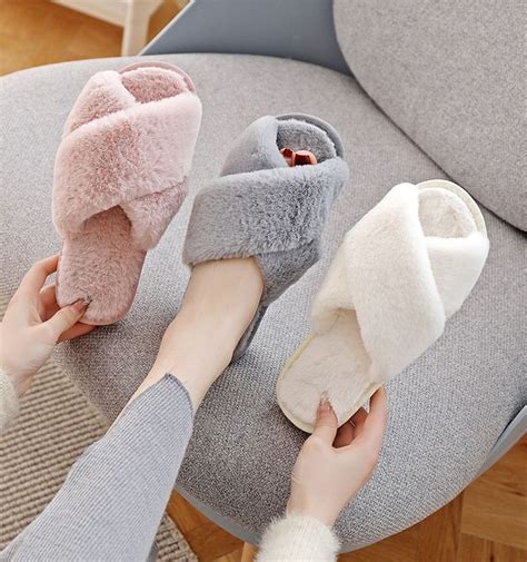 Домашние женские меховые тапочки | Comfortable slippers, Faux fur ...