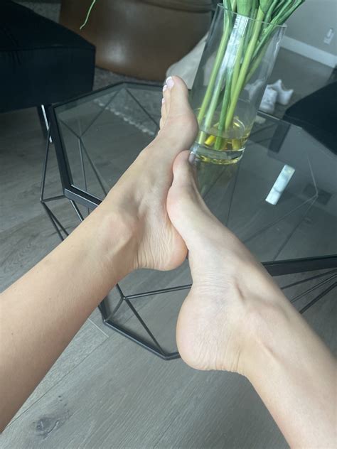 EMMA HIX👑 on Twitter: "Wouldn’t these look pretty wrapped around you? 🤭🥰 http://emmahixfans.com"