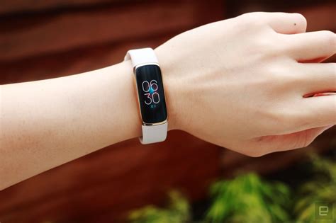 Fitbit Luxe review: A tiny tracker that’s both easy and hard on the ...