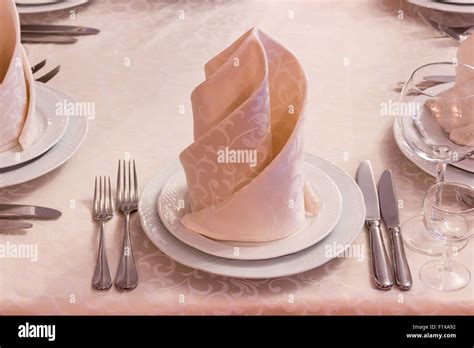 Servierte speisen -Fotos und -Bildmaterial in hoher Auflösung – Alamy