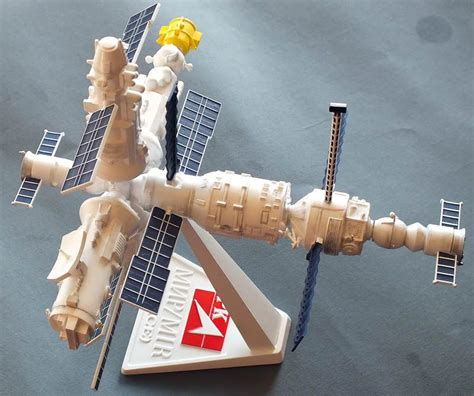 Space station MIR , Revell 1/144 | Aircraft-Planet.com | Space station ...