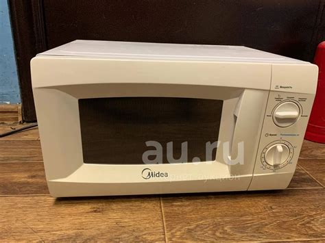 Микроволновая печь Midea MM720CKE — купить в Красноярске. Состояние: Б ...