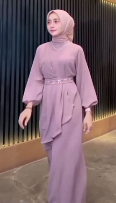 Pin oleh Zainab Razvi di hijab | Model pakaian, Model baju wanita, Gaya ...