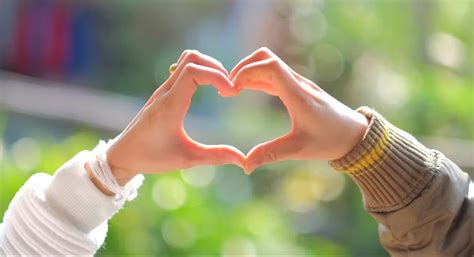 Yêu là gì? Lợi ích của tình yêu như thế nào? - Vua Nệm - Kiến Thức Cho ...
