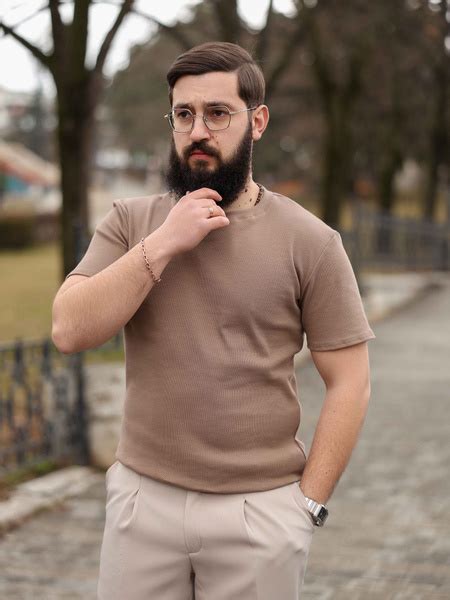 Футболка Ernesto Khachatyryan, размер 50, цвет кофейный, 90% хлопок ...