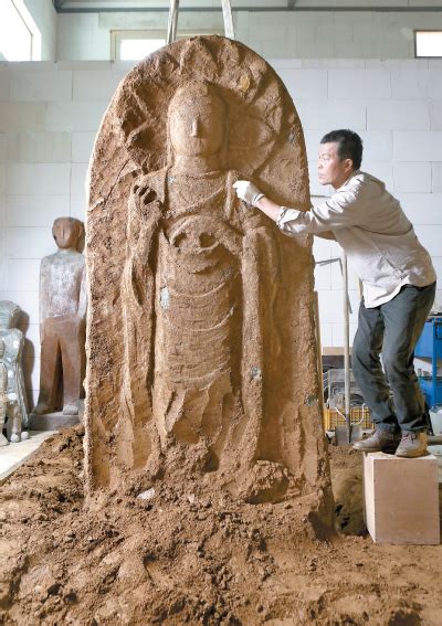 [ZOOM KOREA] Sculptor grounds his work in history