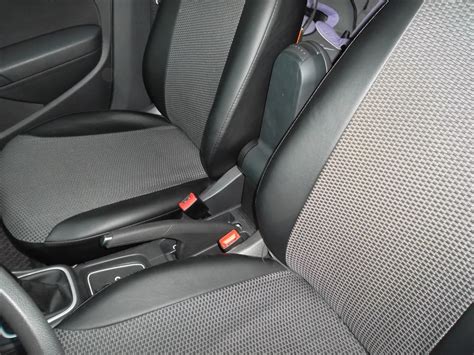 Снятие и установка подлокотника Volkswagen Polo Sedan.