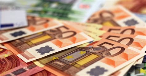 Kostenloses Foto zum Thema: austausch, bank, banknote