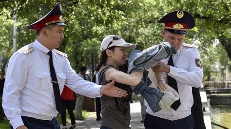 Женщину, задержанную на улице в Астане 23 июня, оштрафовали