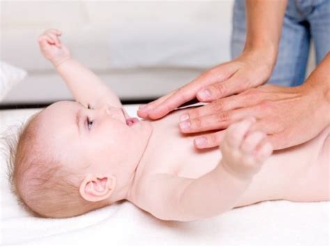 Pahami 4 Cara Memijat Bayi yang Benar, Yuk Mam!