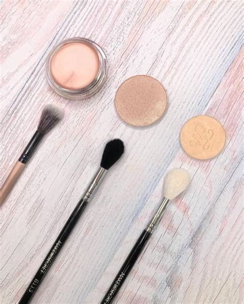 Кисти для расстановки акцентов - makeupsecret.ru