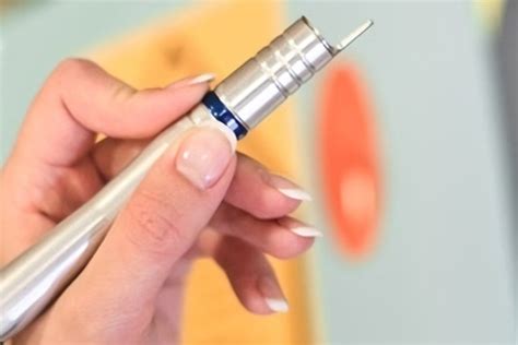 Большие родинки на руках: консультация и удаление в Москве.