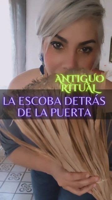 Lilia Korsi on Instagram: "Poner una escoba detrás de la puerta ...
