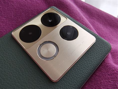 Infinix Note 40 Pro (TEST): Reichhaltiges Zubehör, Lederrückseite und ...
