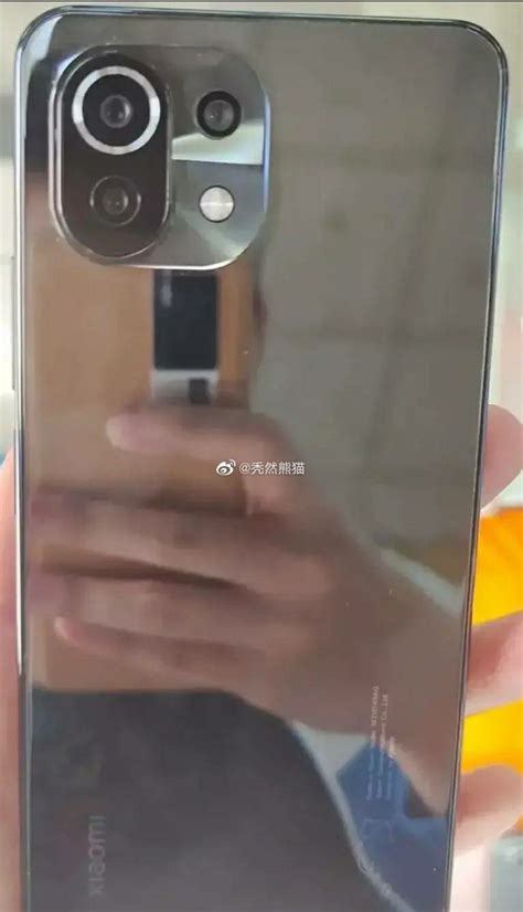 Xiaomi Mi 11 Lite на «живых» снимках: плоский экран с отверстием и ...