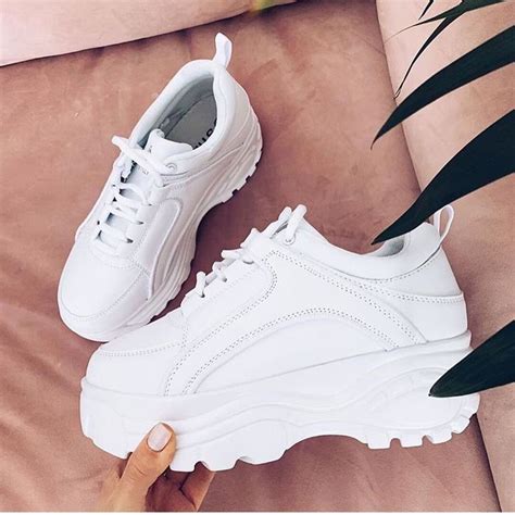 Белые массивные кроссовки 2020 мода | White sneaker, Vera, Instagram photo