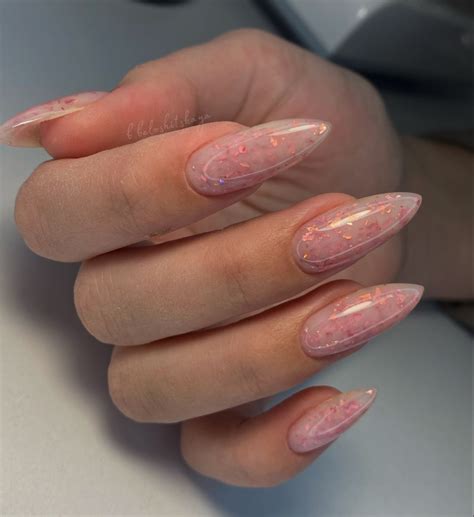 Модный маникюр на весну 2022 гель лак с поталью | Gel nails, Long nails ...