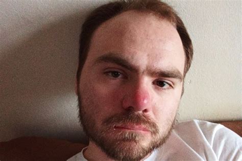 Опасен и агресивен британец, подозиран за тероризъм, задържан в ...