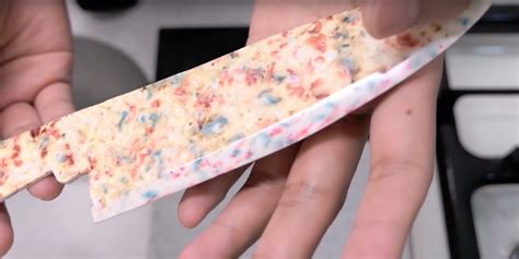 Нож из пластиковых бутылок