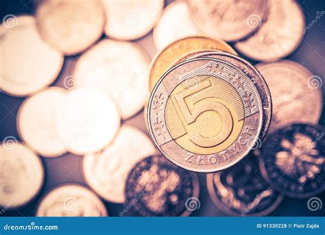 Польские монетки валюты Фото крупного плана 5 монеток злотого Стоковое ...