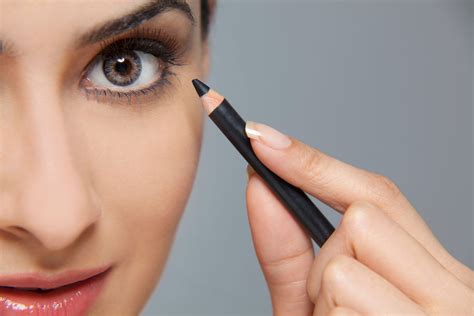 How To Apply Eyeliner Perfectly Every Time