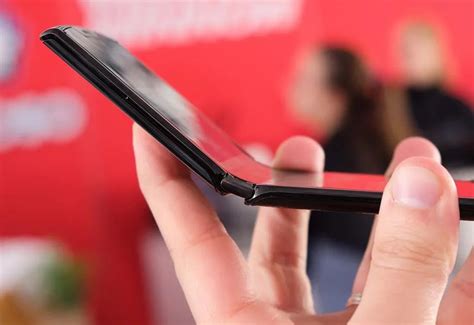 Релиз складного флагманского смартфона Motorola Razr 3 состоится летом