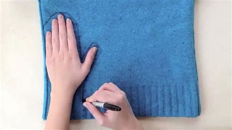 Варежка из старого свитера