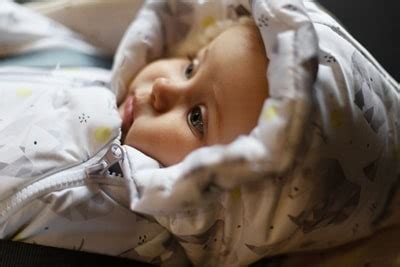 Как одеть ребенка на выписку из роддома? Летом, осенью, весной, зимой