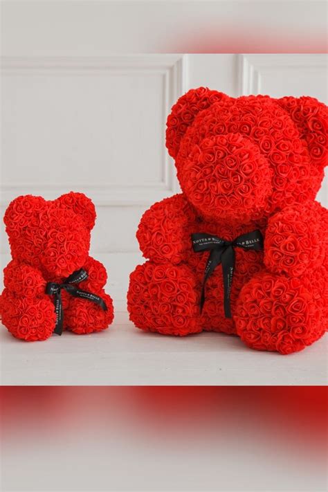 Красный мишка из роз с белым сердцем - 35 см | Flower box gift, Felt ...