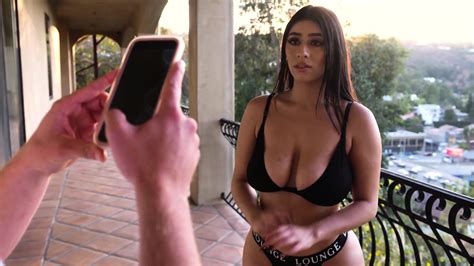 Big Boob Influencer Needs Help - Violet Myers - EPORNER