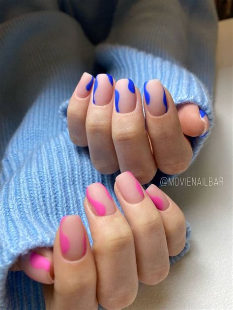 Матовый маникюр полоски розовый и синий маникюр 2022 | Hippie nails ...