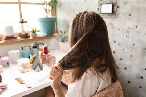 Does Using Lemon Juice to Lighten Your Hair Actually Work?