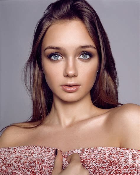 Arina :: Behance