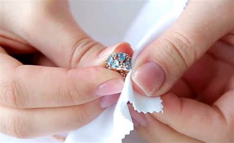 Как почистить золото с камнями в домашних условиях?