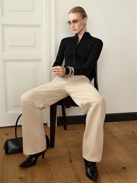 Трикотажный кардиган в рубчик на молнии :: LICHI - Online fashion store