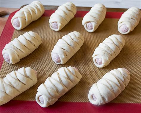 Рецепт булочек с сосисками с фото пошагово на Вкусном Блоге