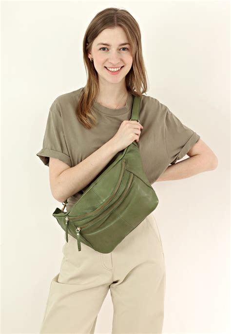 Gusti Leder Gürteltasche - khaki - Zalando.de
