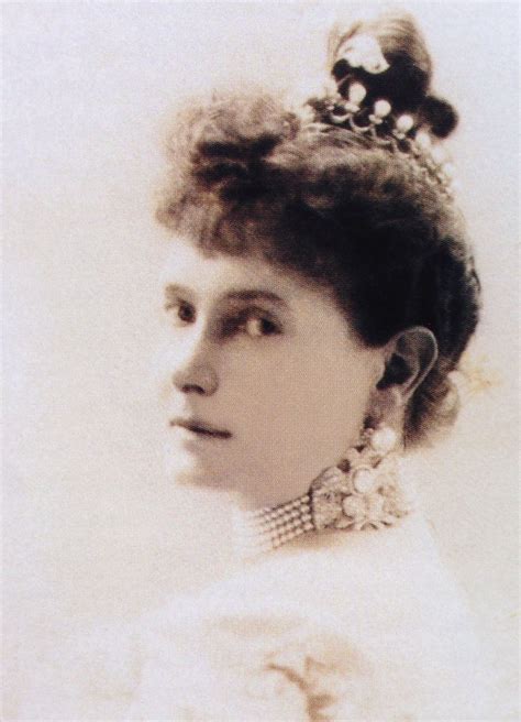 Grand Duchess Vladimir wearing her pearl and Diamond collier de chien ...
