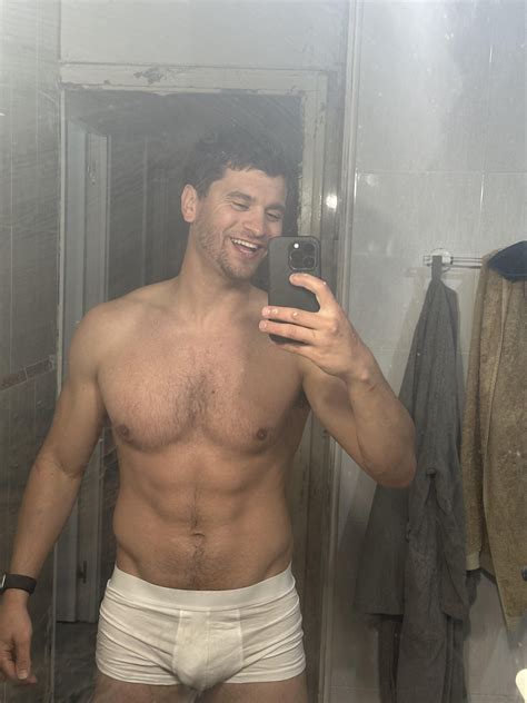 Always smiling🤞🏼😘 : r/StrippingMen