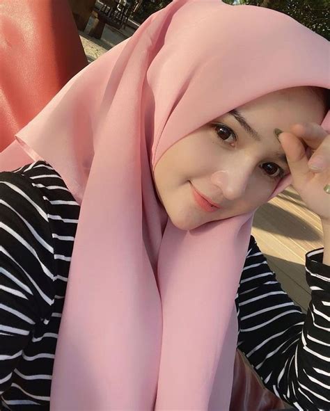 Pin oleh Andreas Adiwarno di You are so Beautiful | Wanita, Wanita cantik, Gaya hijab